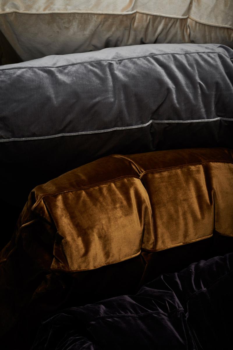 Venezia. Pure silk plain velvet. Rubelli