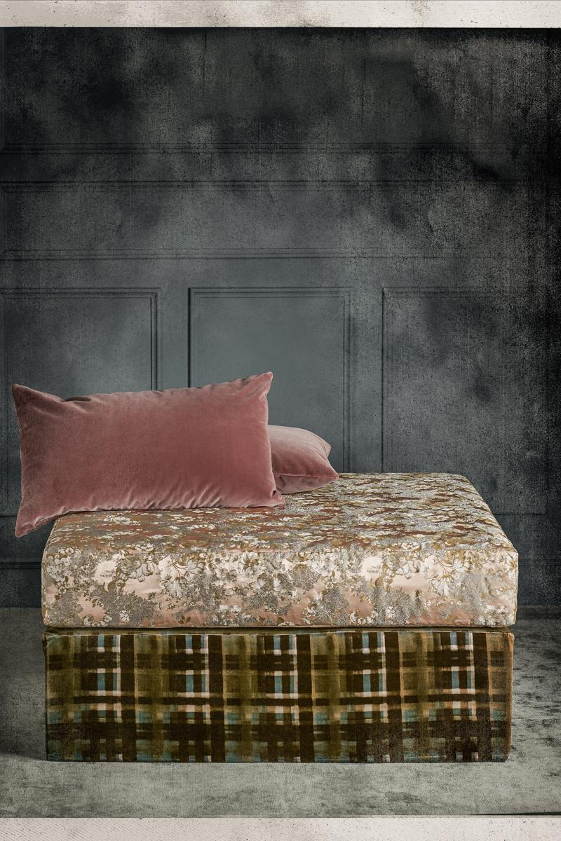 Goldfinger. Silk brocade. Rubelli
