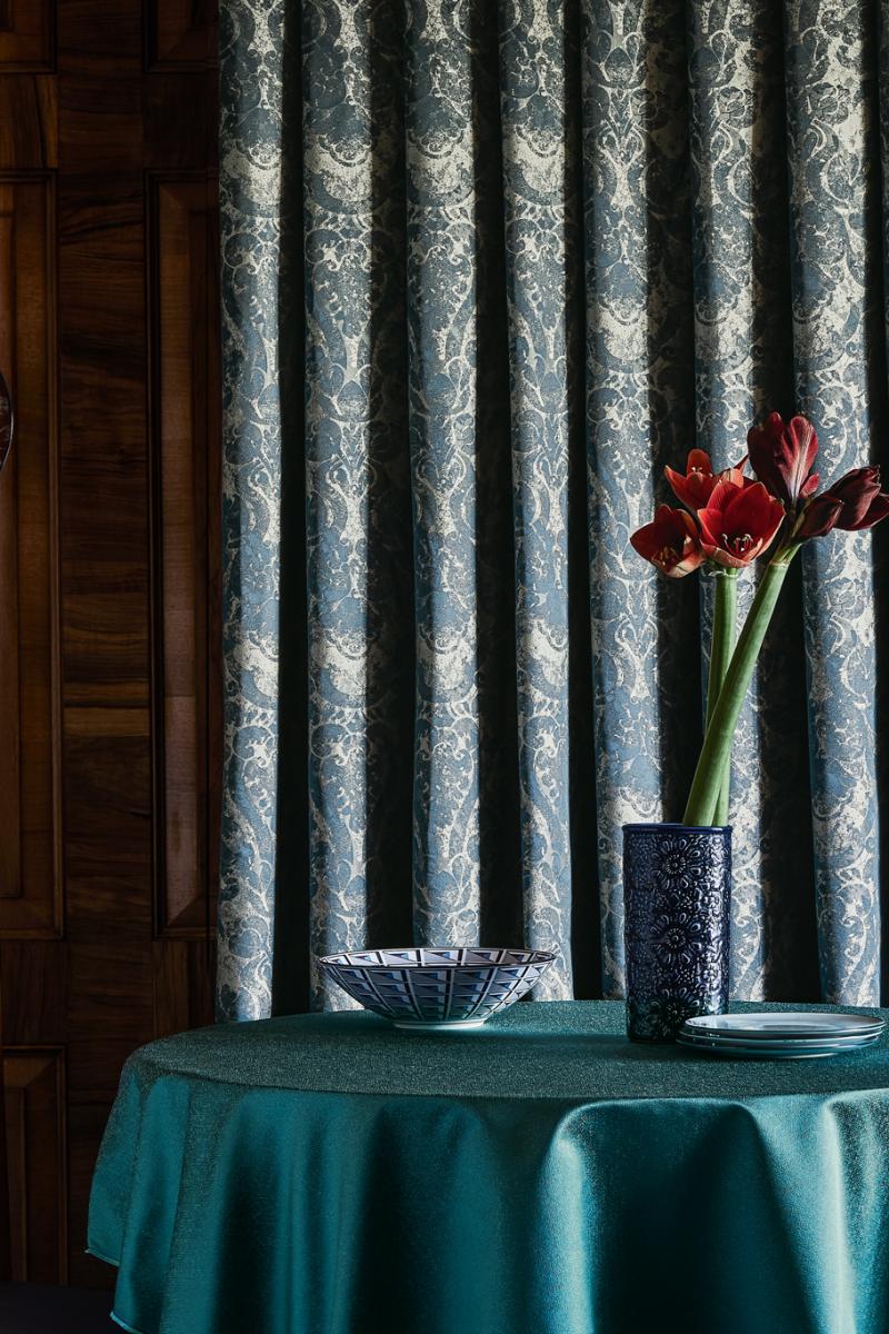 Vivienne. Cotton and silk iridescent satin. Rubelli